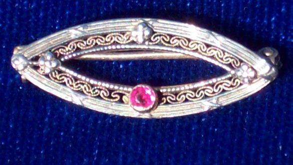 Victorian Gold & Ruby Filligree Pin