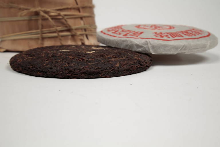 2000 Red Mark Discus Tea Cake