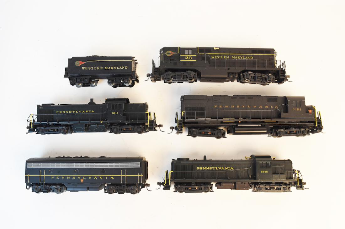 (6) Ho Scale Kato Model Train Engine And Cars