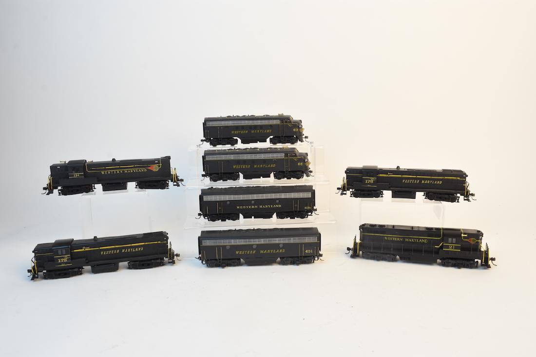 (8) Ho Scale Kato Model Train Engine And Cars