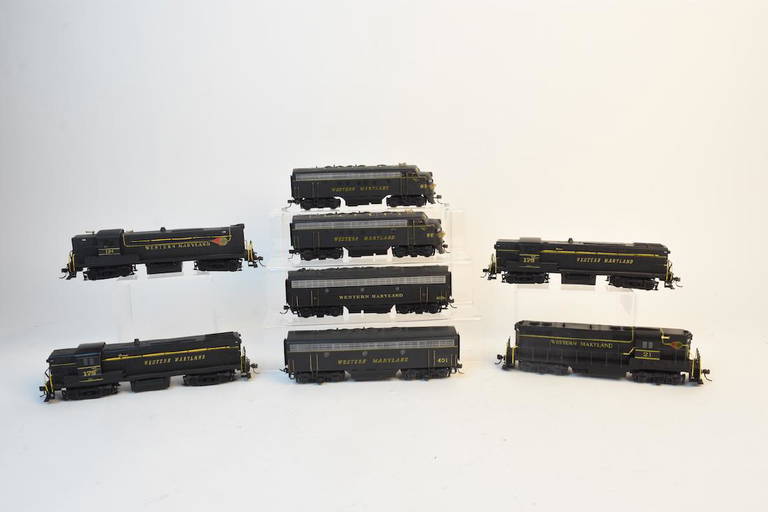 (8) Ho Scale Kato Model Train Engine And Cars