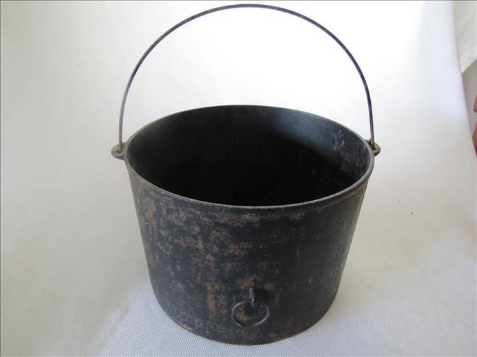 Wagner Cast Iron Bucket