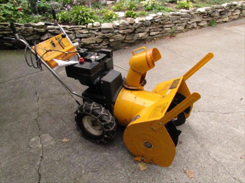152: SnowFlite 8/26 Snow Blower