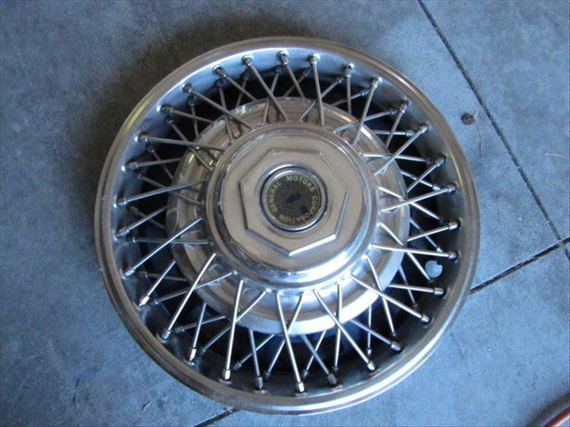 Set Of (4) Wire Wheel Hub Caps