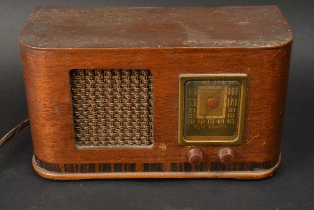 Vintage Rca Victor Tube Radio