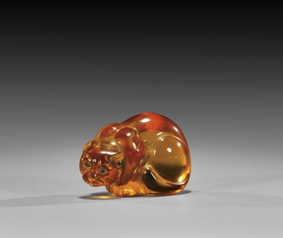 14: CONTEMPORARY AMBER NETSUKE: Cat