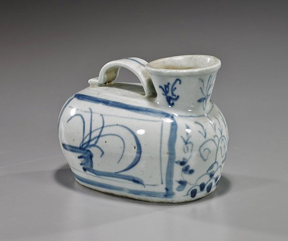 18th Century Chinese Porcelain Portable Urinal