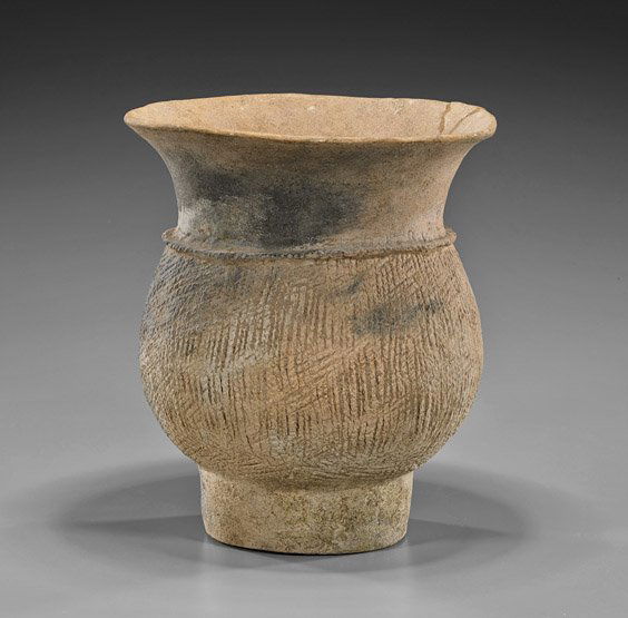 Ancient Thai Ban Chiang Pottery Vessel