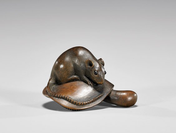 ANTIQUE CARVED WOOD NETSUKE