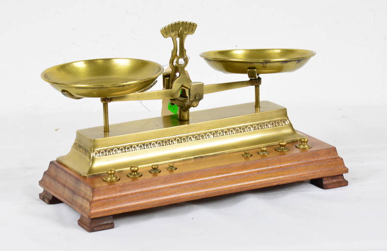 Wood / Brass Balance Scale With Small Weights