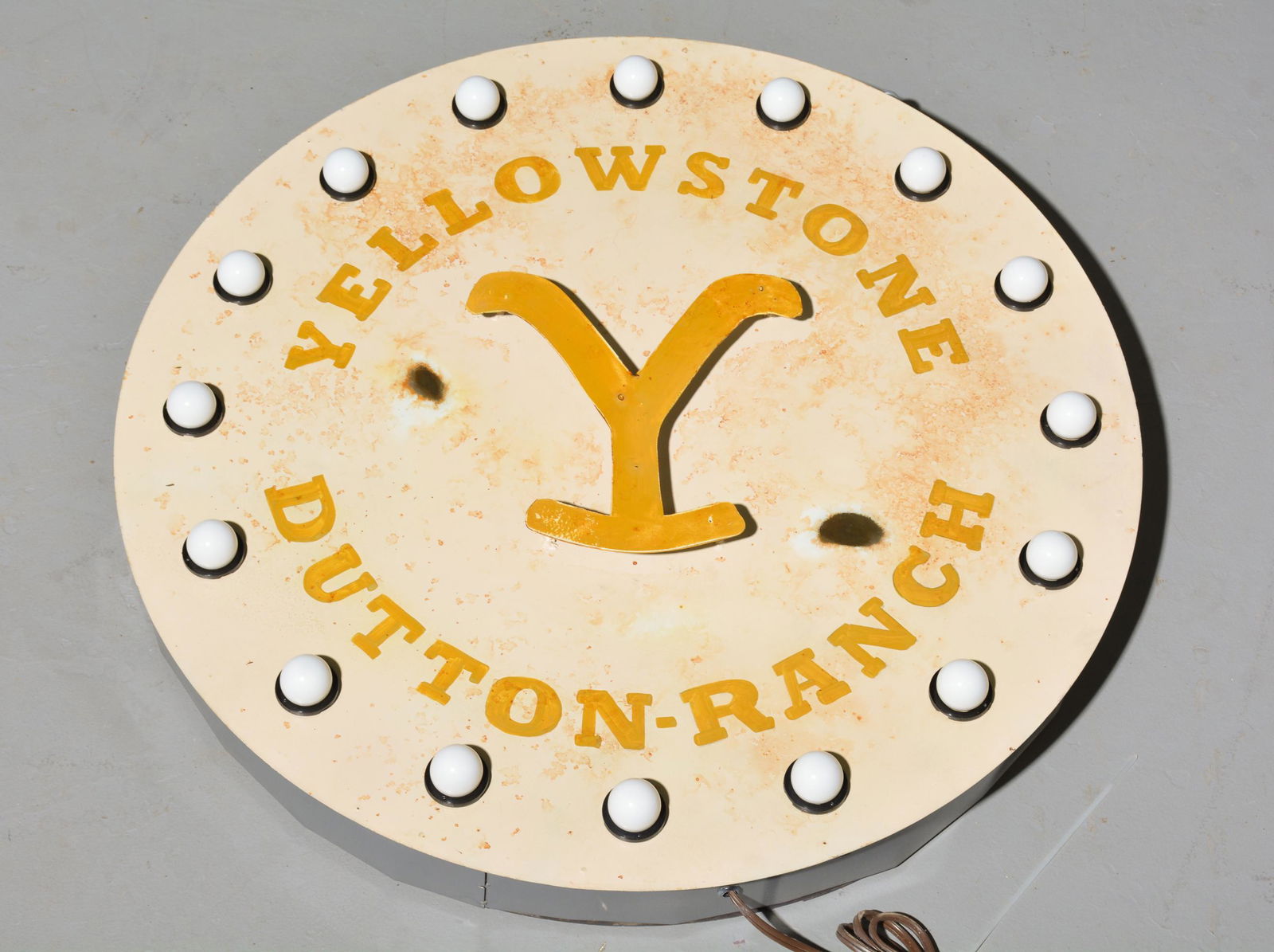Round Yellowstone Dutton Ranch Sign - Mar 28, 2022 | Gallery Auctions in TX