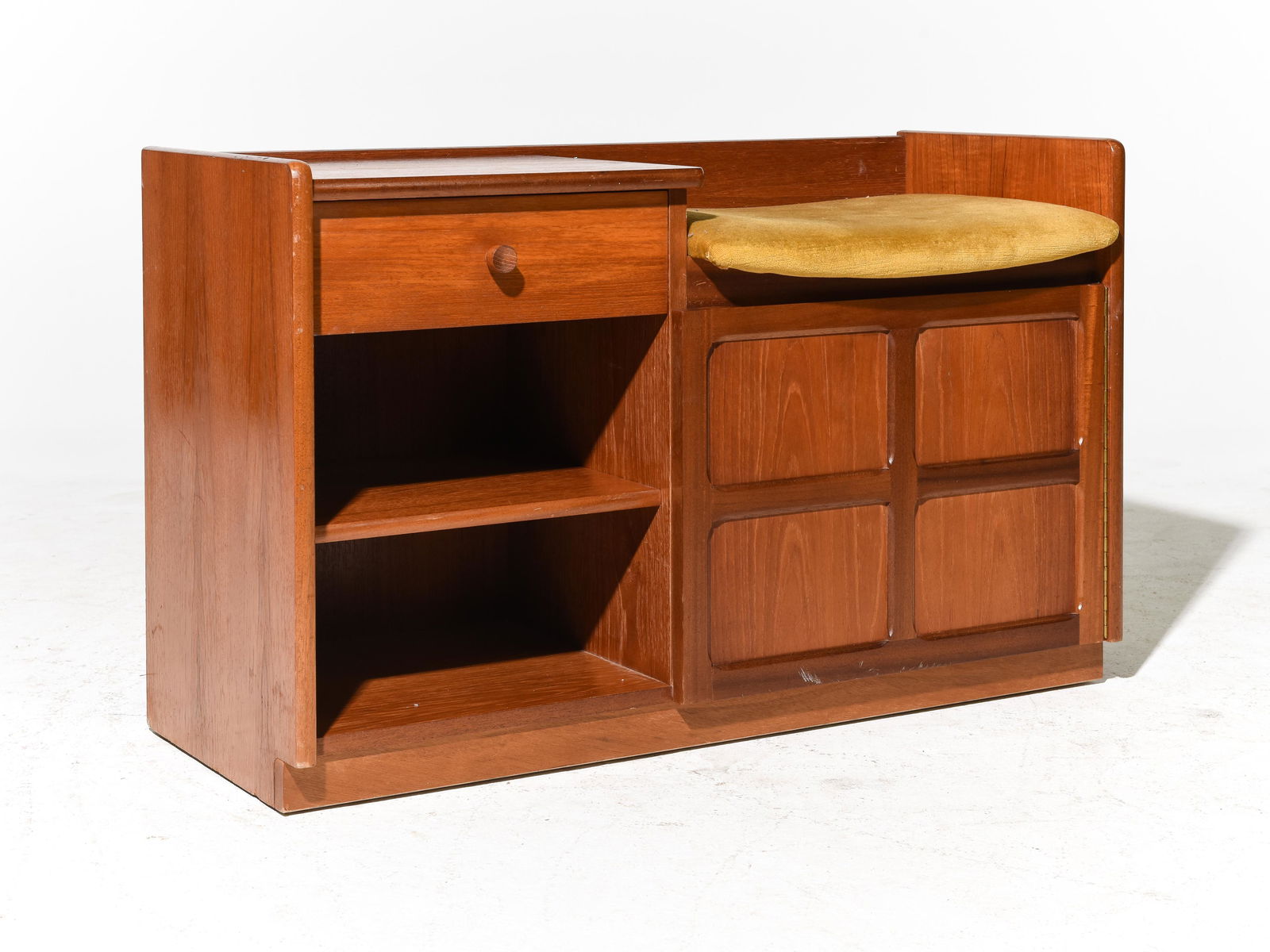 Mid Century Modern Telephone Seat by Nathan Furniture - Dec 05, 2022 ...