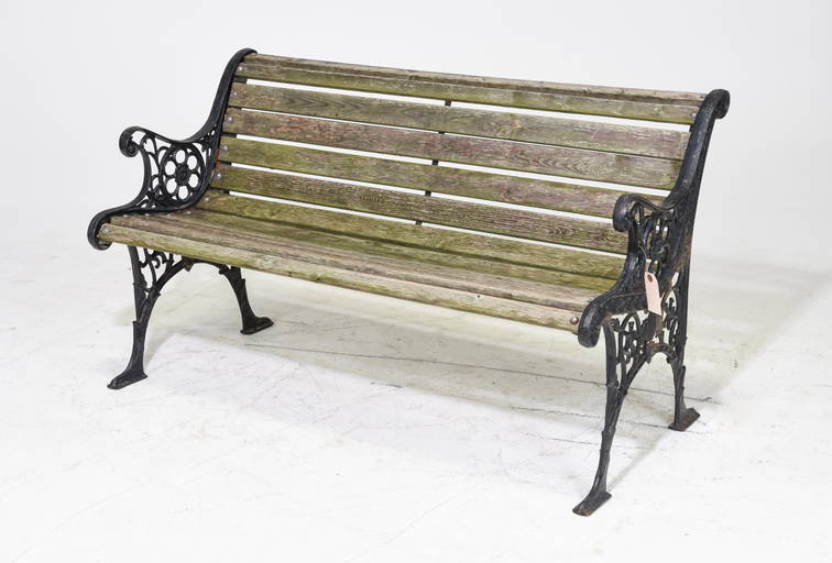 Wood Slat & Iron Garden / Park Bench