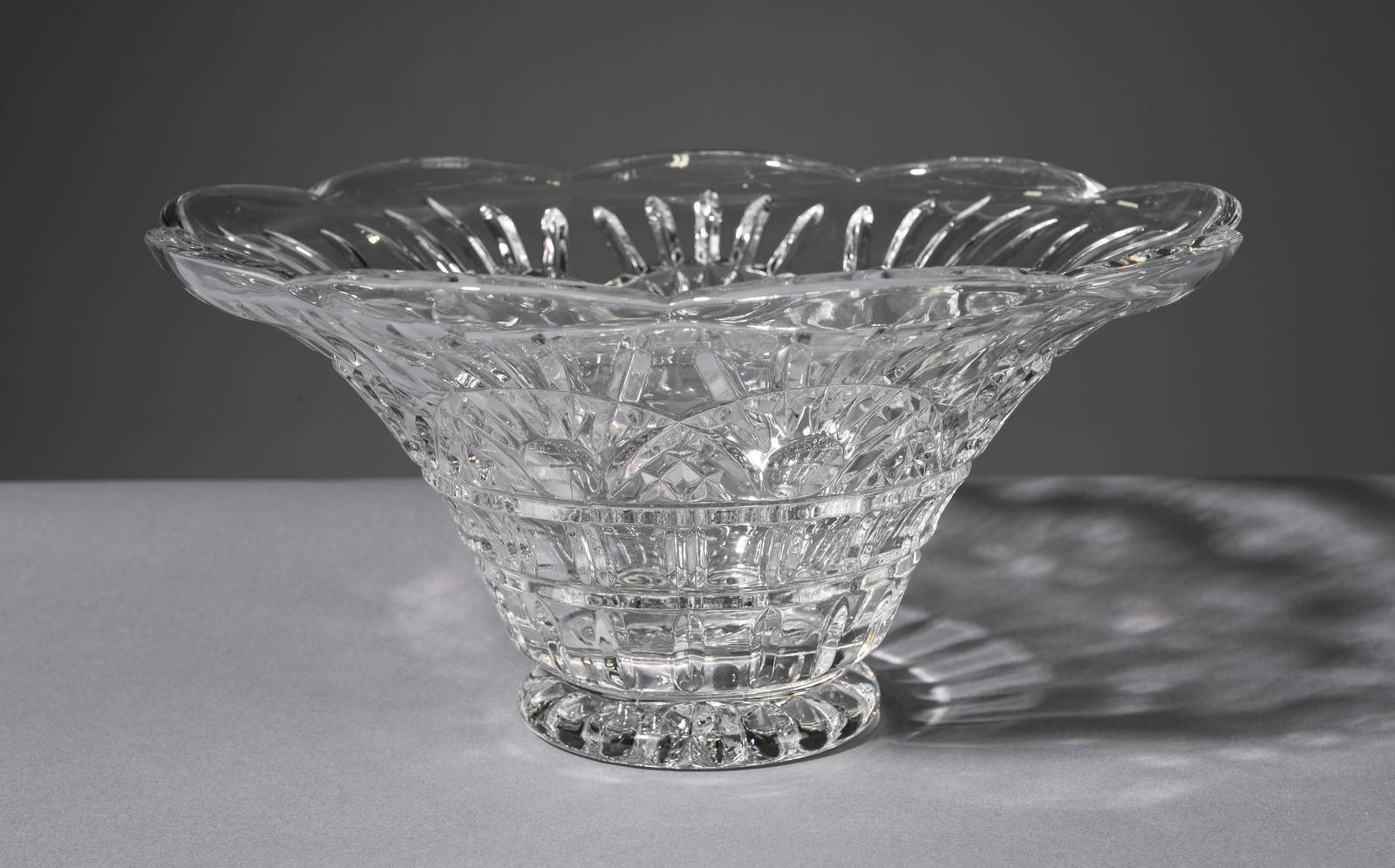 Large Centerpiece Crystal Glass Vase Auction