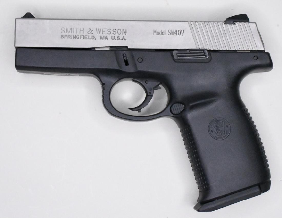 Smith & Wesson SW40V 40 S&W Semi-Automatic Pistol