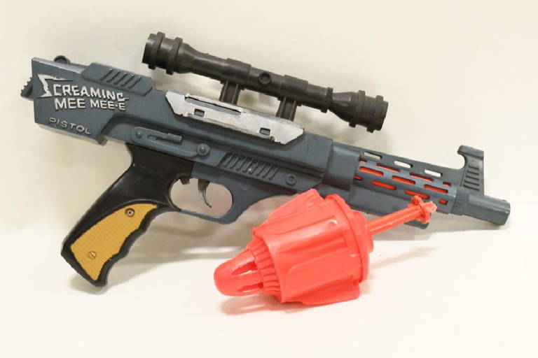 1960's Remco Screaming Mee Mee E Space Pistol