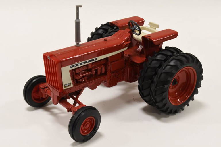 1/16 Ertl Farmall 806 Lafayette Toy Show