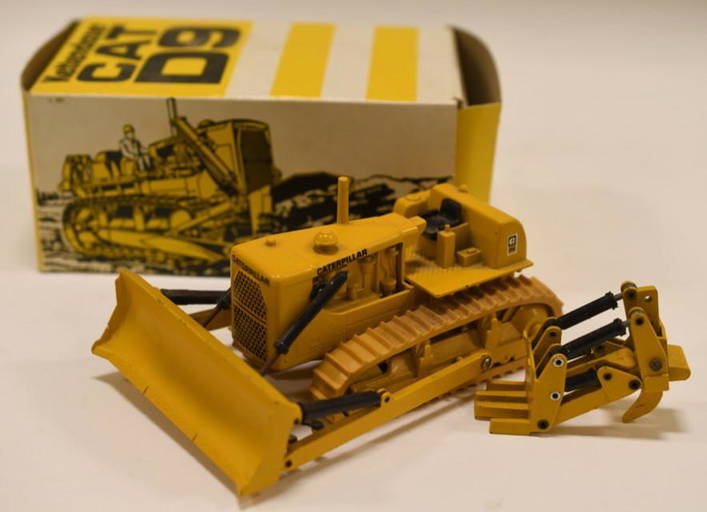 1/50 Nzg Conrad Cat D9 Dozer With Ripper