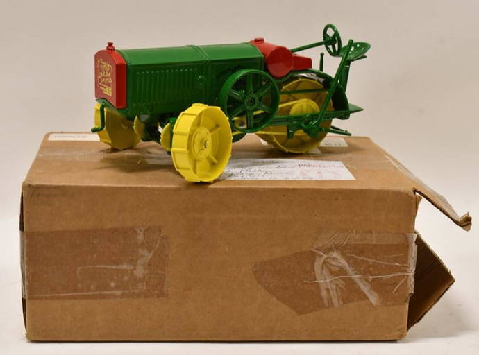 1/16 Scale Models John Deere Dain Tractor