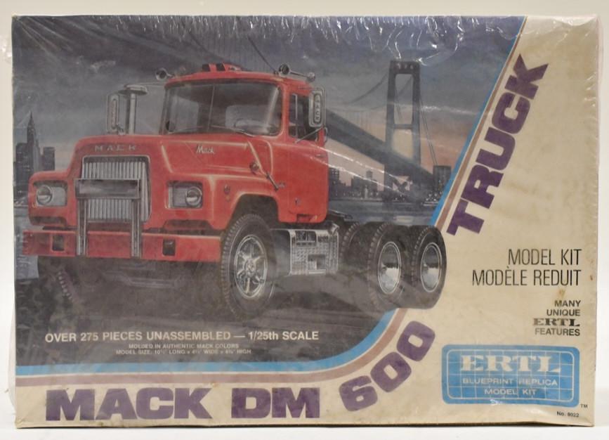 1/25 Ertl Mack DM 600 Semi Truck Model Kit