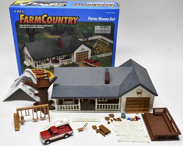 1/64 Ertl Farm Country Farm House Set