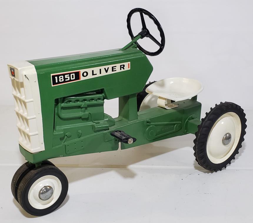 Restored Ertl Oliver 1850 Pedal Tractor - Oct 23, 2022 | Kraft Auction ...