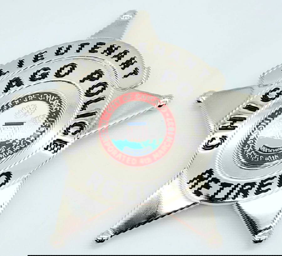 Obsolete Retired Chicago Police Lieutenant Badge Auction