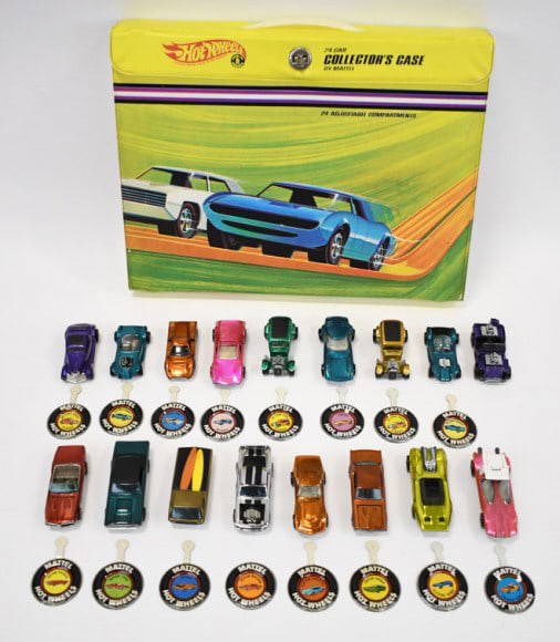 (17) Original 1960s Hot Wheels Redlines W/ Case Auction
