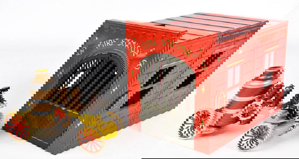 Mth Windup Fire Station W/ Pumper Fire Truck Auction