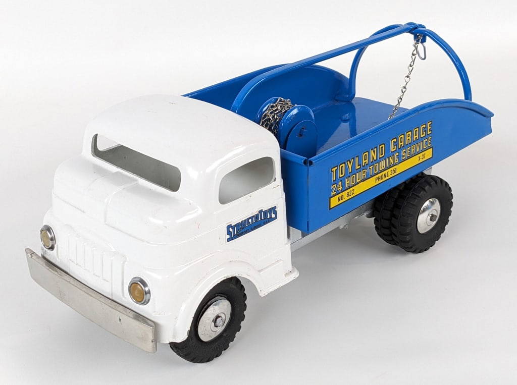 Custom Structo Toys Toyland Garage Wrecker Truck Auction