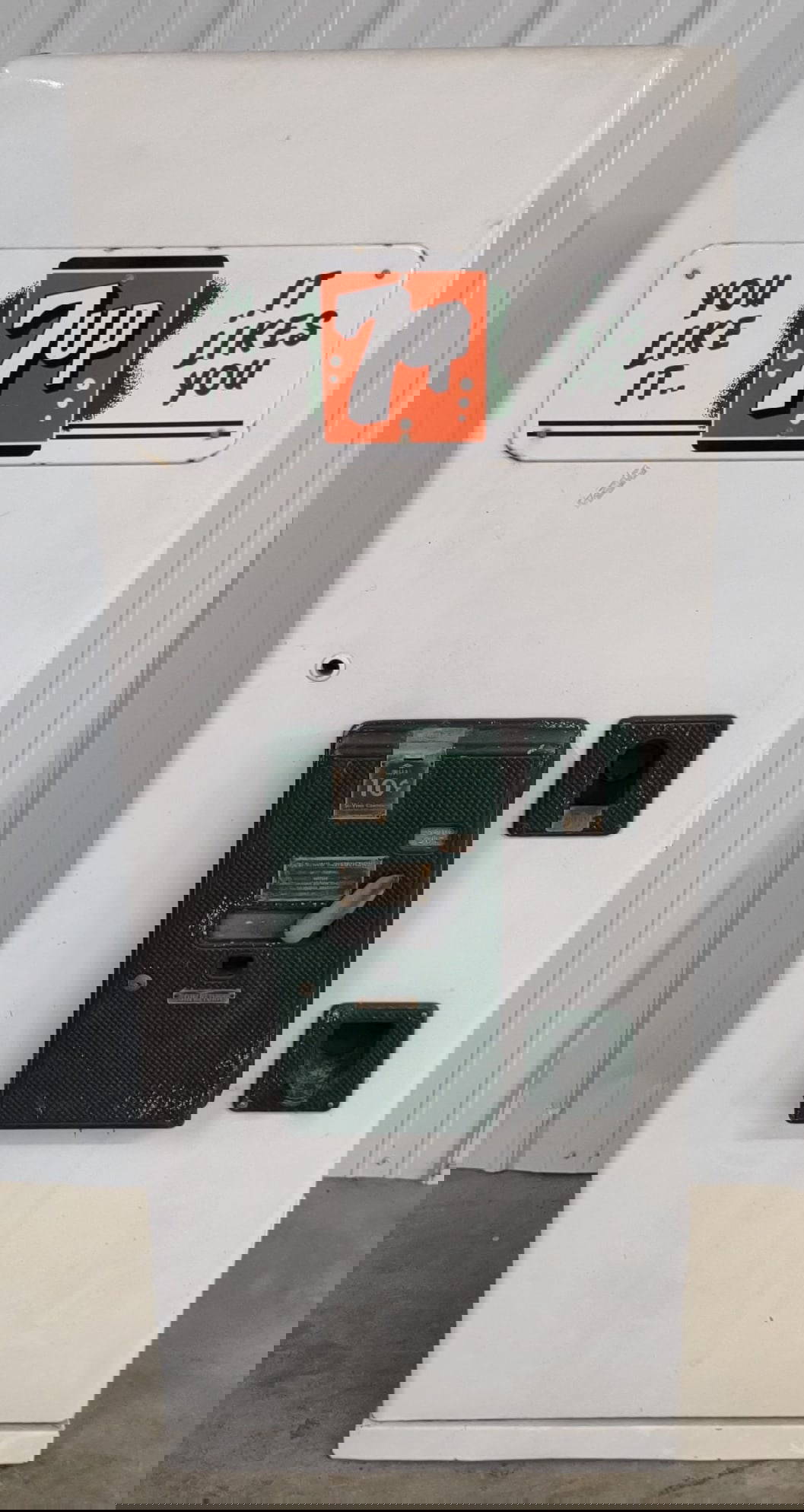 Vintage 7up Soda Selvend Vending Machine W/ Ssp 7up Sign Auction