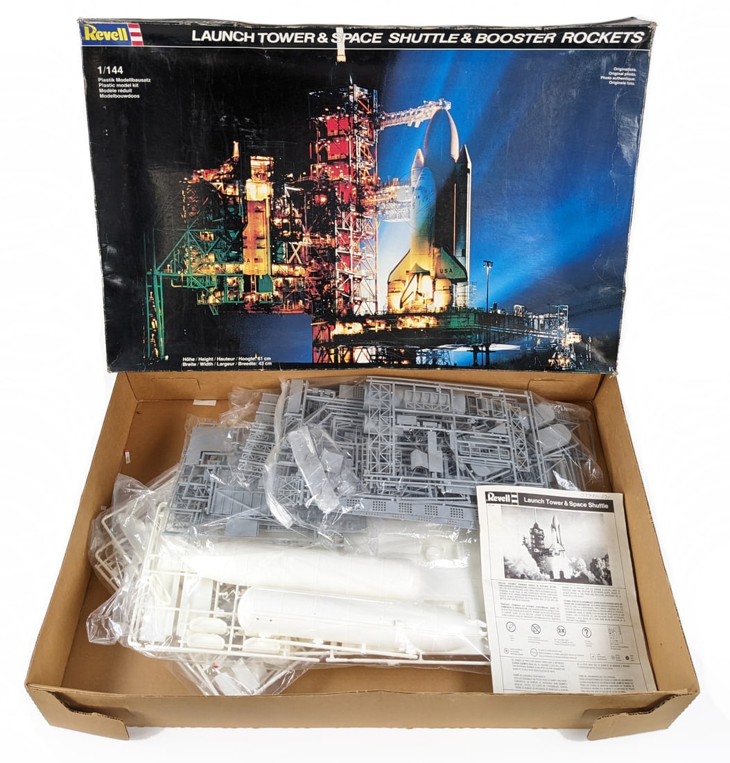 1/144 Scale Revell Launch Tower & Space Shuttle & Booster Rockets Model ...