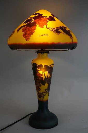 Reproduction Galle 24" Grapes Lamp