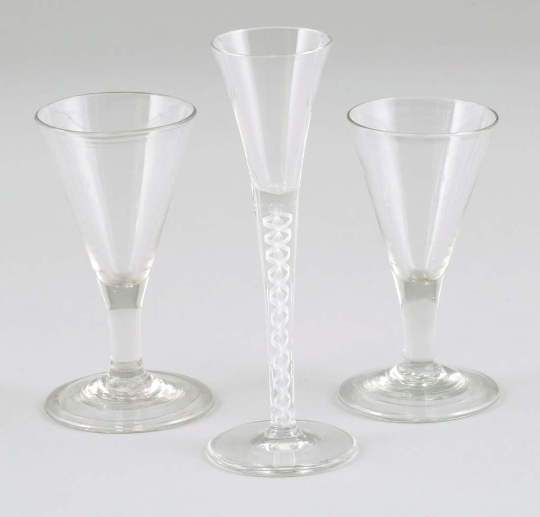 Kelchglas Mit Opakweißem Spiralfaden Und 2 Ke...