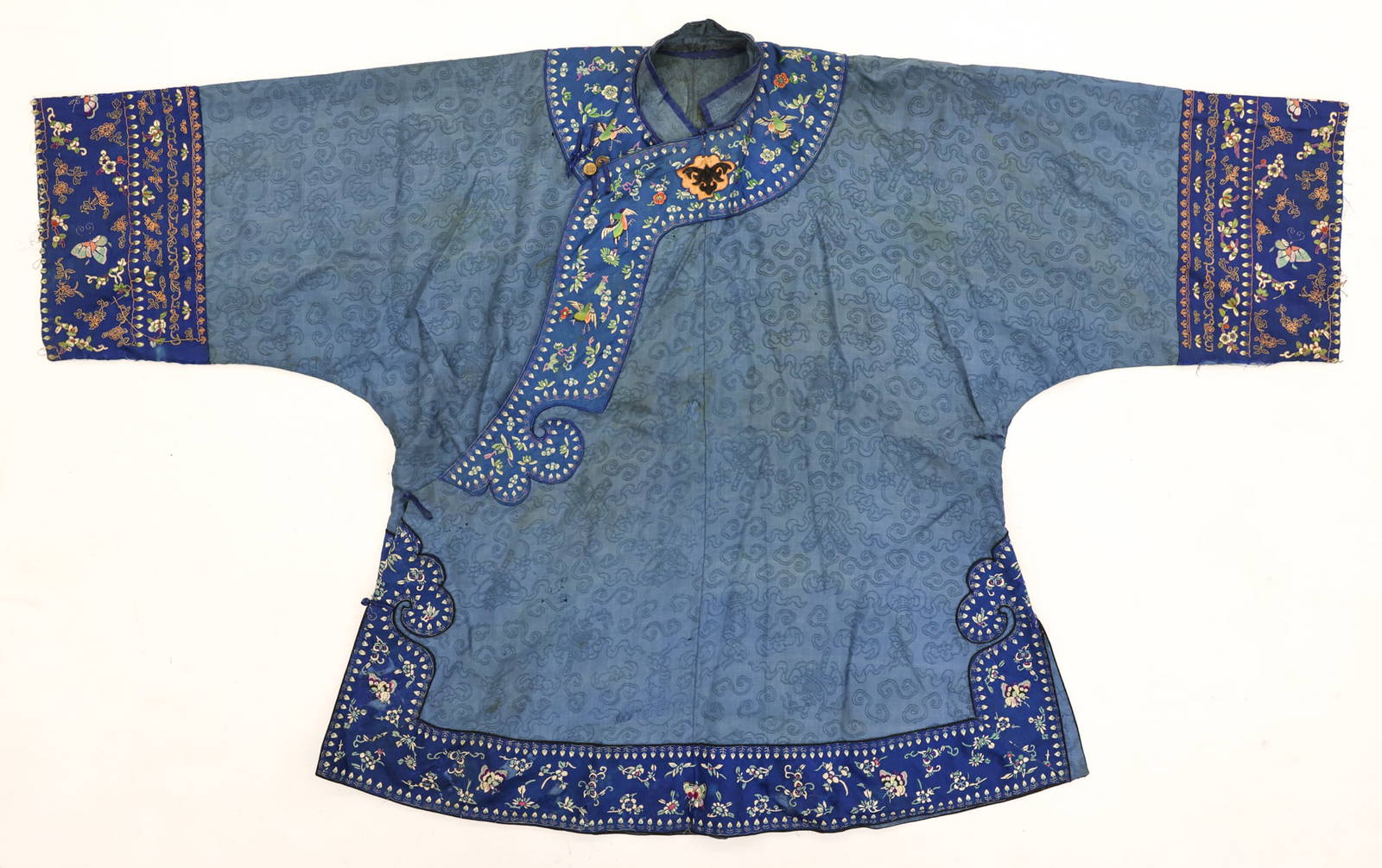 Chinese Silk Embroidered Mandarin Robe - Jun 12, 2025 | Mba Seattle ...