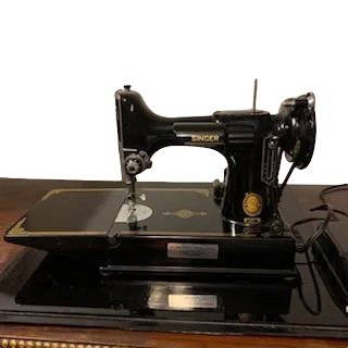 Singer Featherweight Model 221 Auction
