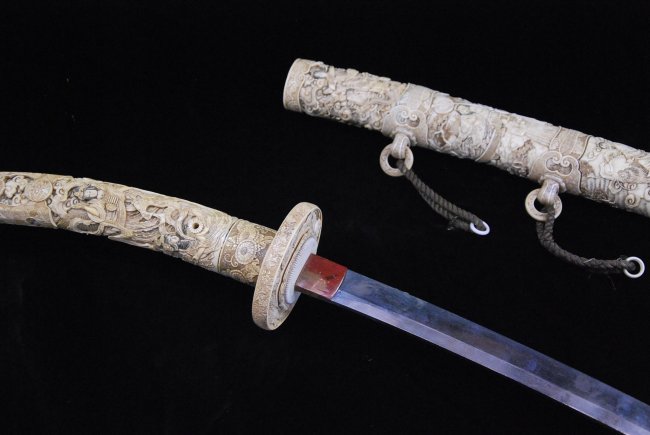 JAPANESE CARVED IVORY SWORD (MEIJI PERIOD, 1868-1912) : Lot 199
