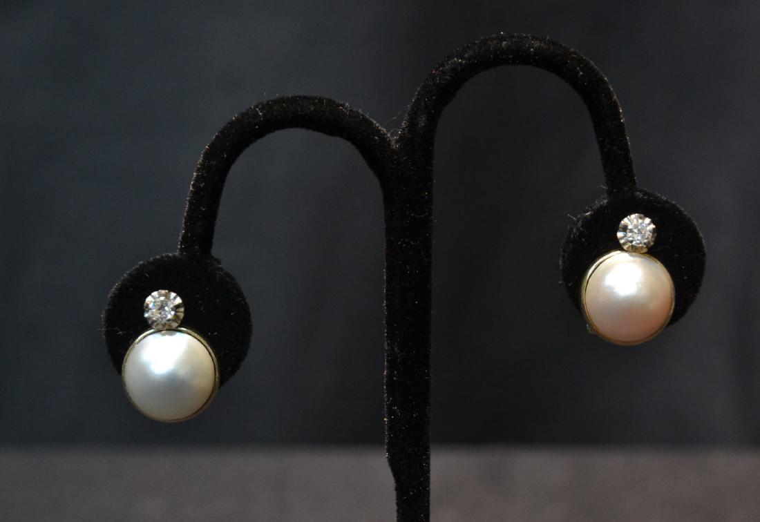 (pr) 14kt Diamond & Mobe Pearl Earrings