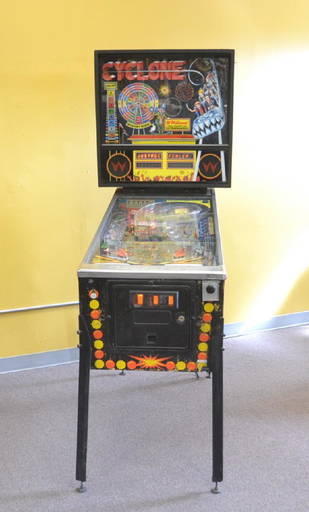 25 Cent Cyclone Pinball Machine By Williams