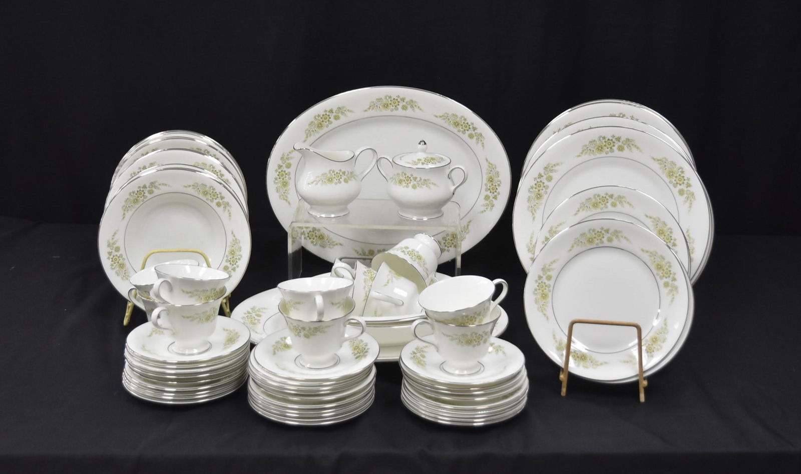 WEDGWOOD "CAROLINE" BONE CHINA DINNER SET - Jan 26, 2021 | Echoes ...