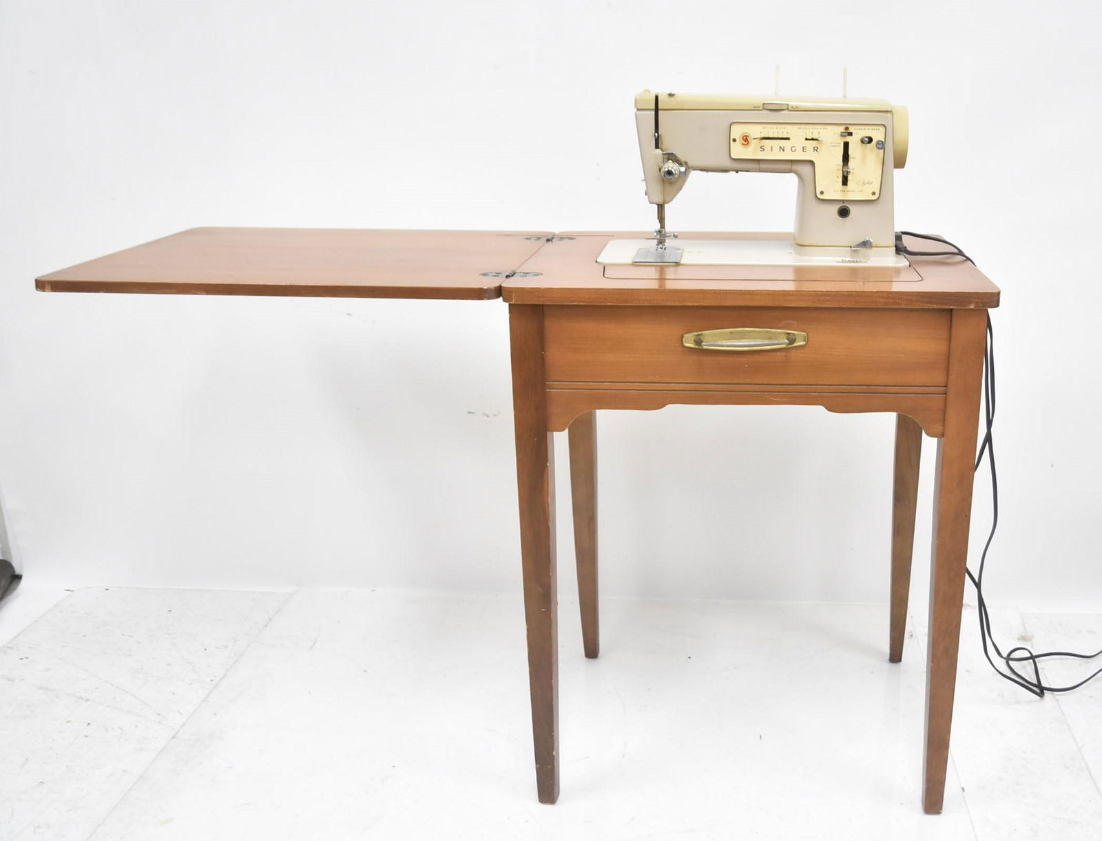 Buy Singer Stylist Zig Zag 457 Sewing Machine | Echoes Antiques ...
