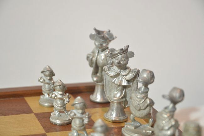 WALT DISNEY CHARACTERS PEWTER CHESS SET : Lot 436