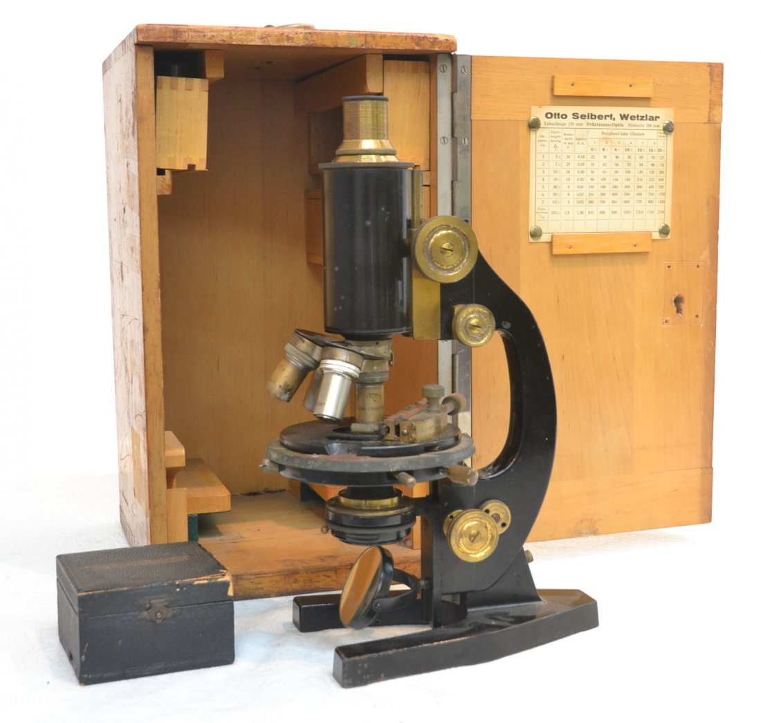 OTTO SEIBERT WETZLAR MICROSCOPE IN CASE