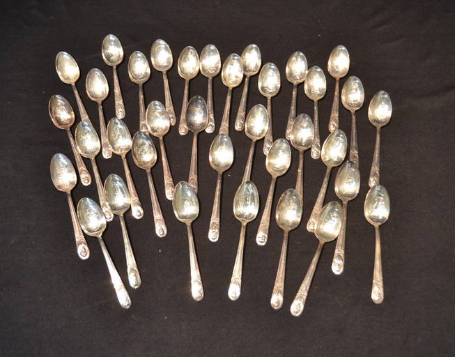 (35) Rogers Silver Plate Presidential Spoons