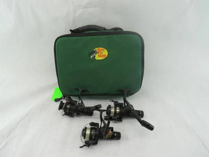 Bass Pro Shop Fishing Reel Organizer W/ (7) Open Cast Reels