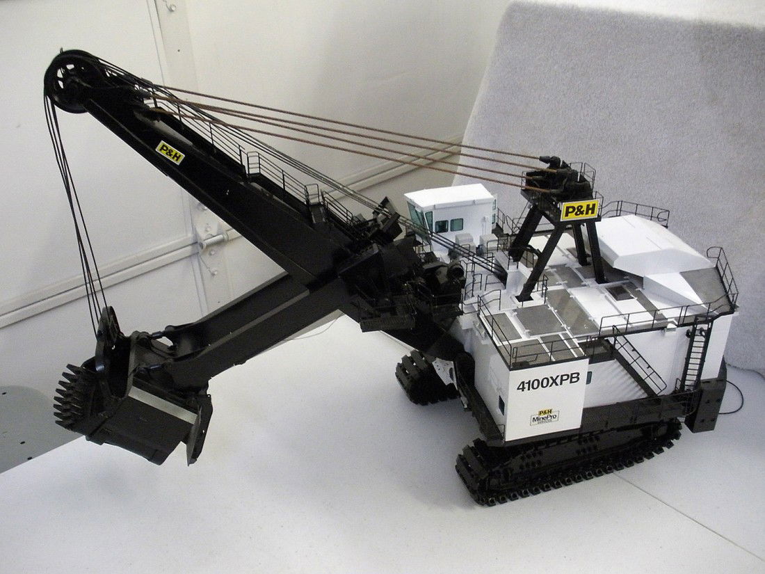 305: P&H 4100XPB Mining Shovel - White