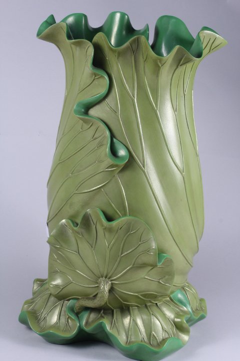 FUZHOU BODILESS LACQUER LOTUS BEAUTY VASE - Jan 19, 2013 | Five Star ...