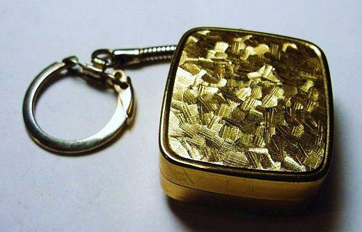 VINTAGE CLOVER MUSIC BOX KEY CHAIN
