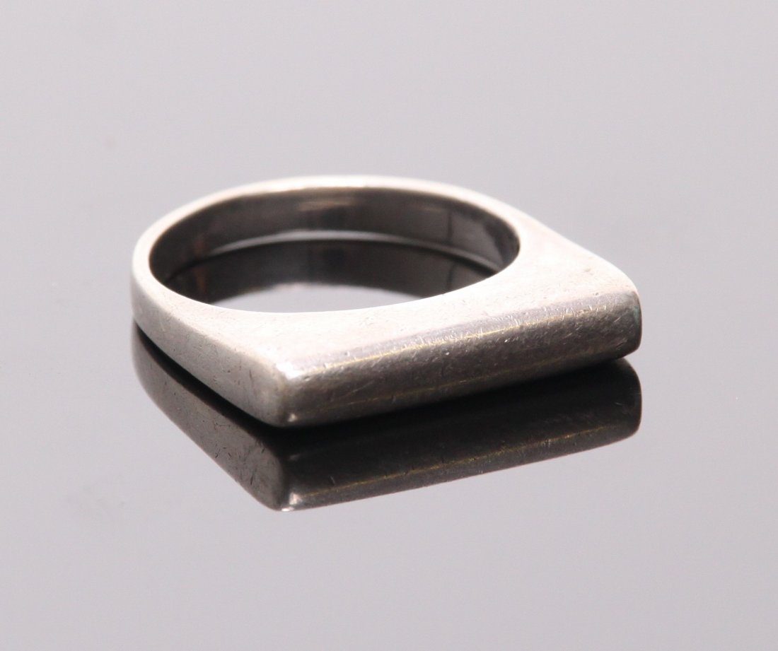 Antique Sterling Silver Flat Bar Ring. Ring Size: 7 S