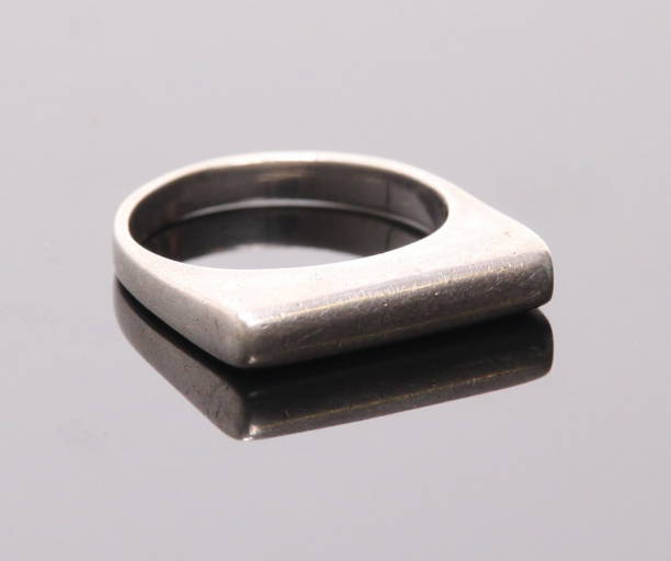 Antique Sterling Silver Flat Bar Ring. Ring Size: 7 S